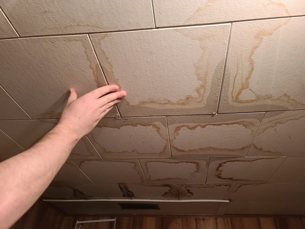 How to Identify & Repair Ceiling Water Damage | Steamatic of Red River ...